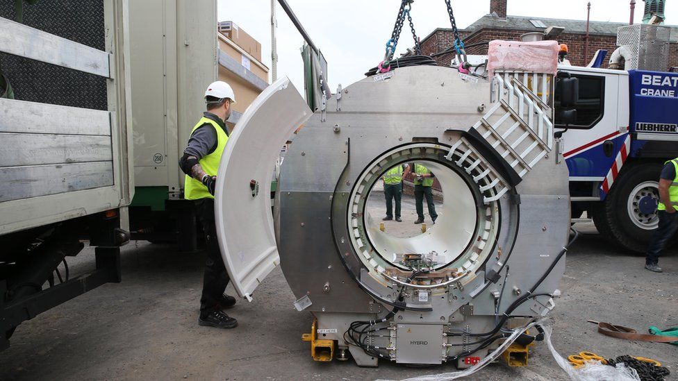 MRI scanner delivered to Royal Belfast Hospital for Sick Children - BBC ...
