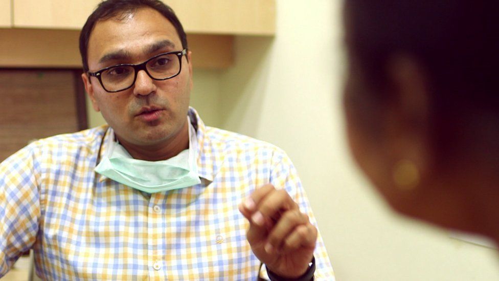 The $1 device helping cancer patients speak again - BBC News