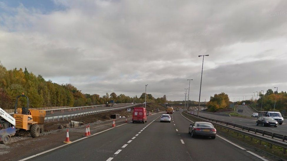 Drivers face M74 roadworks disruption - BBC News