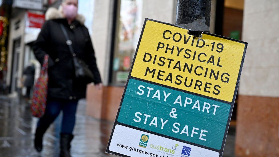 Christmas lockdown rules: Everything you need to know - BBC Newsround