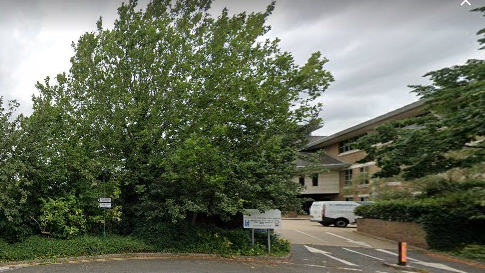 Esher: Man in his 50s dies at town centre building site - BBC News