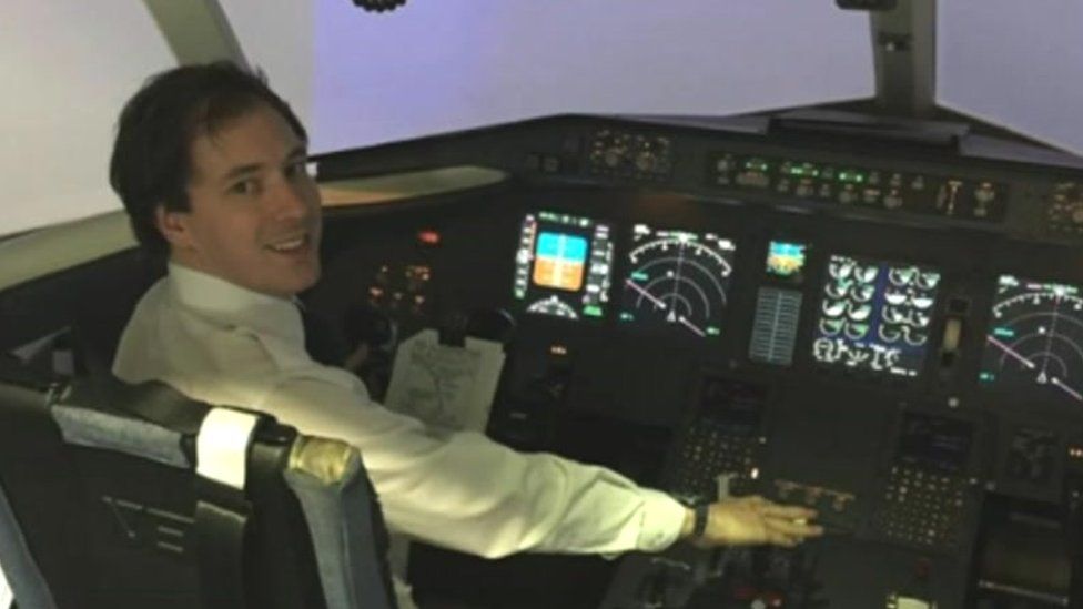 Covid: Pilots 'facing tsunami of debt' in pandemic - BBC News