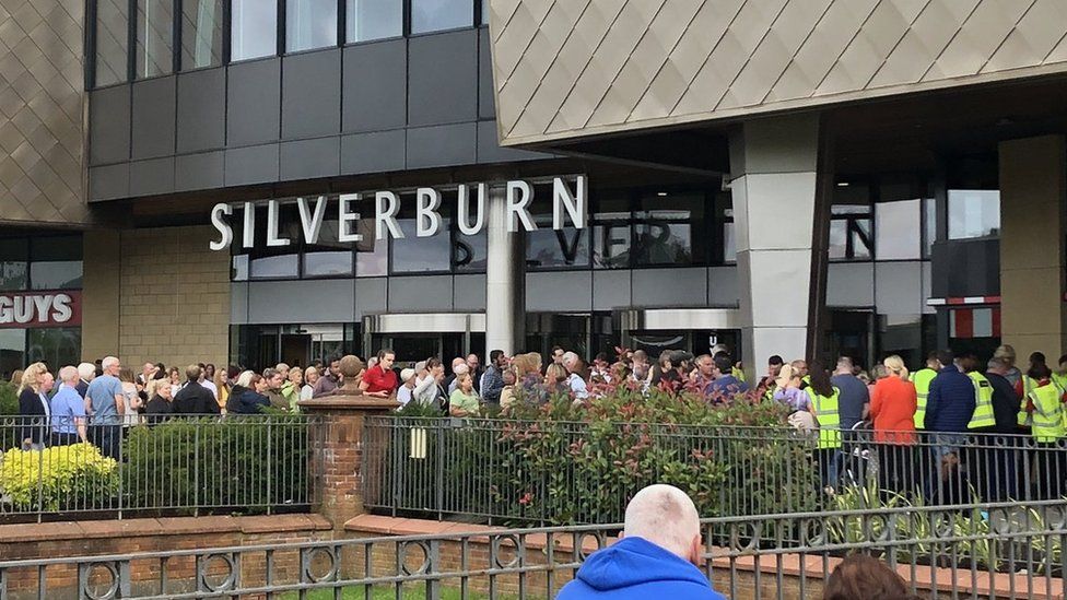 Silverburn shopping centre evacuated after fumes alert - BBC News