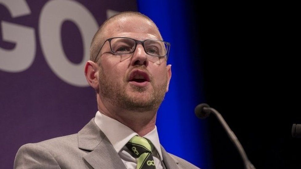 UKIP: Steven Woolfe resignation 'a side-issue' - BBC News