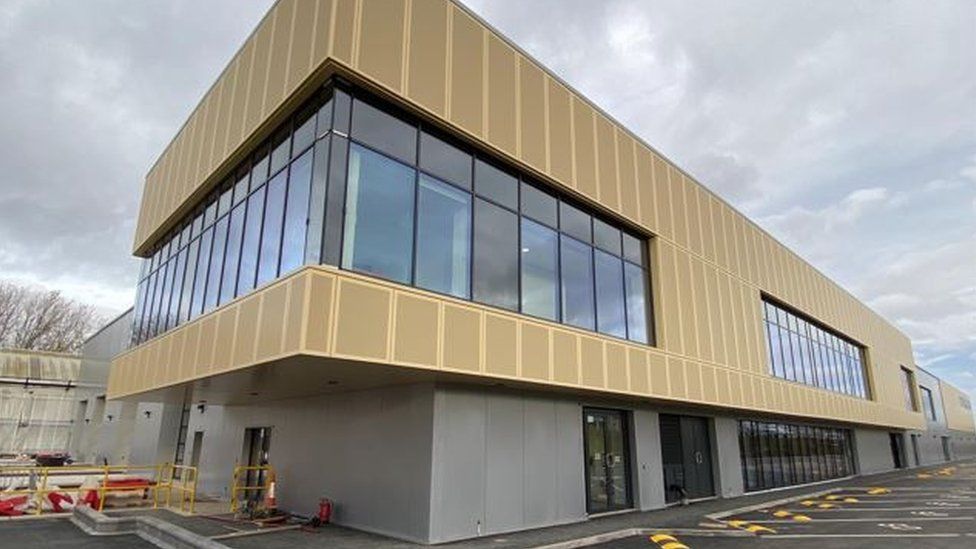 Metro services to Newcastle Airport suspended for works - BBC News