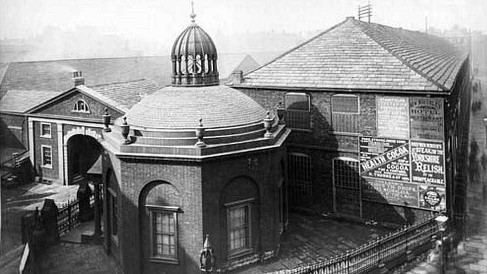 Leeds: City's forgotten buildings captured and preserved - BBC News