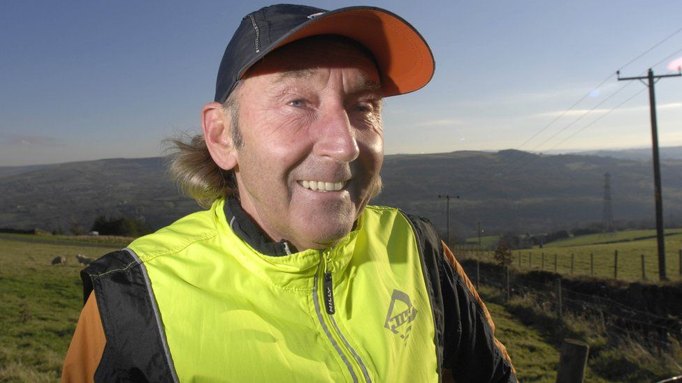 Ron Hill: Running great honoured with Accrington 10k race - BBC News