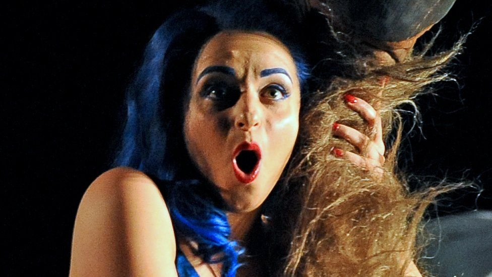 English National Opera names five cities on relocation shortlist - BBC News