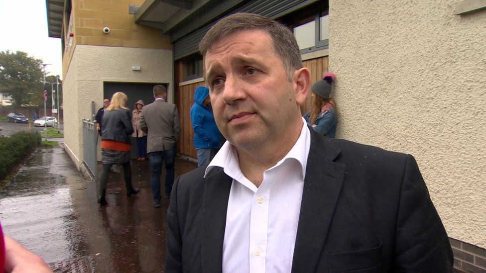 Ballymena tensions over rise in Roma community - BBC News