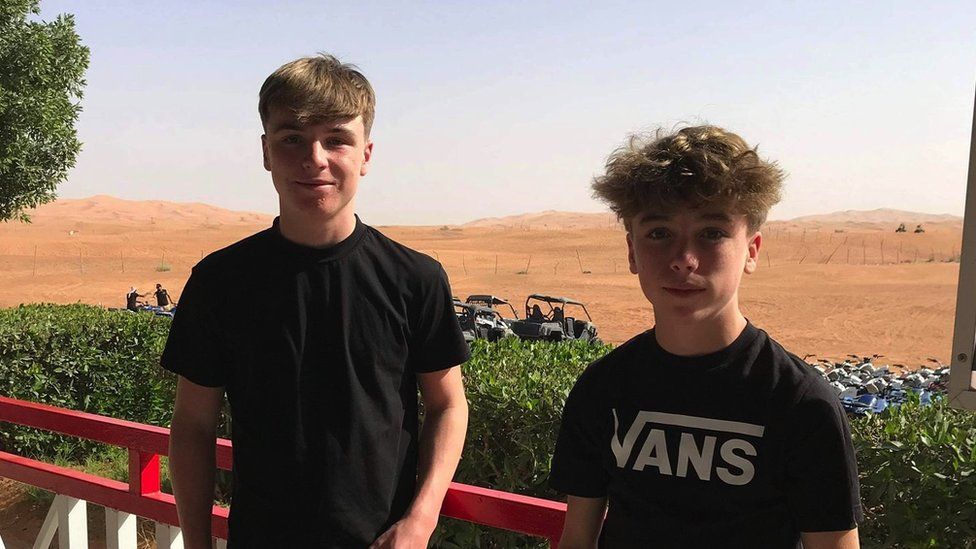 Ni'n Dau: Nic Parry a'i efaill, Wil - BBC Cymru Fyw