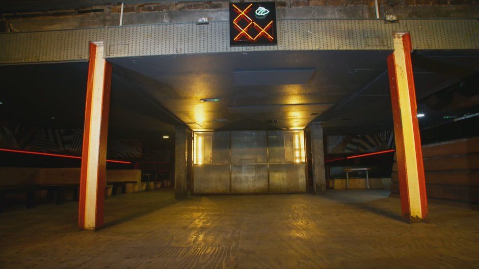 Coronavirus: How do you run a socially distanced nightclub? - BBC News