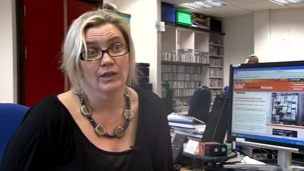 'Cydweithio ar bolisi iaith yn bwysicach nag erioed' - BBC Cymru Fyw
