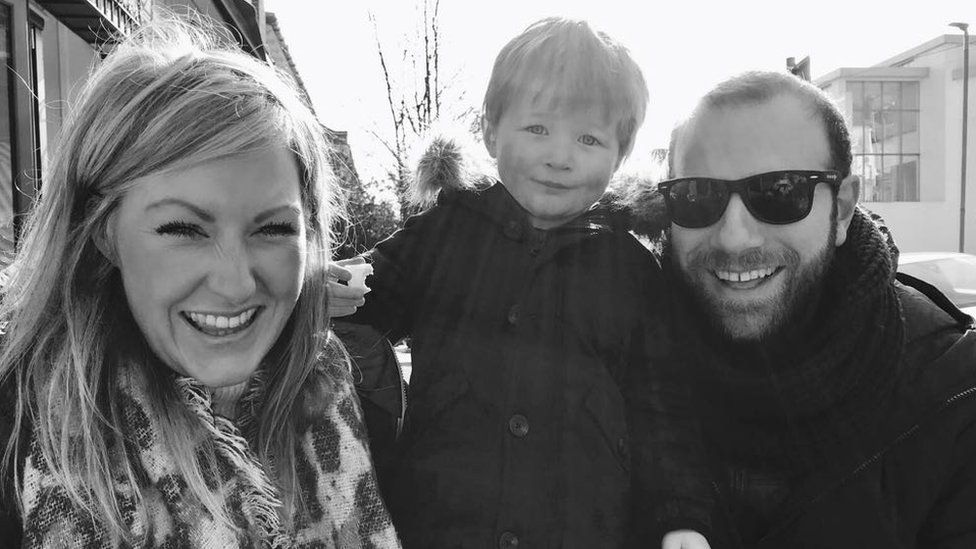 Bath men's post-natal group aims to beat 'macho culture' - BBC News