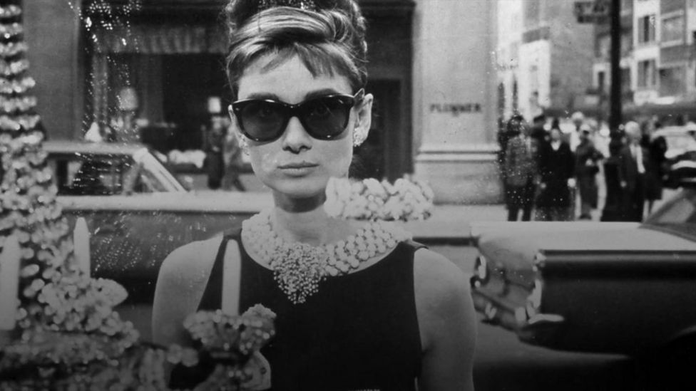 Hubert de Givenchy, French fashion icon, dies aged 91 - BBC News