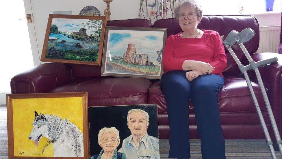 Multiple sclerosis: Painting is a 'distraction' from pain for Beds and ...