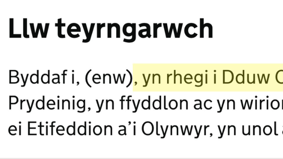 Arwydd ffordd gwallus yn arwain gyrwyr i gyfeiriadau gwahanol - BBC ...