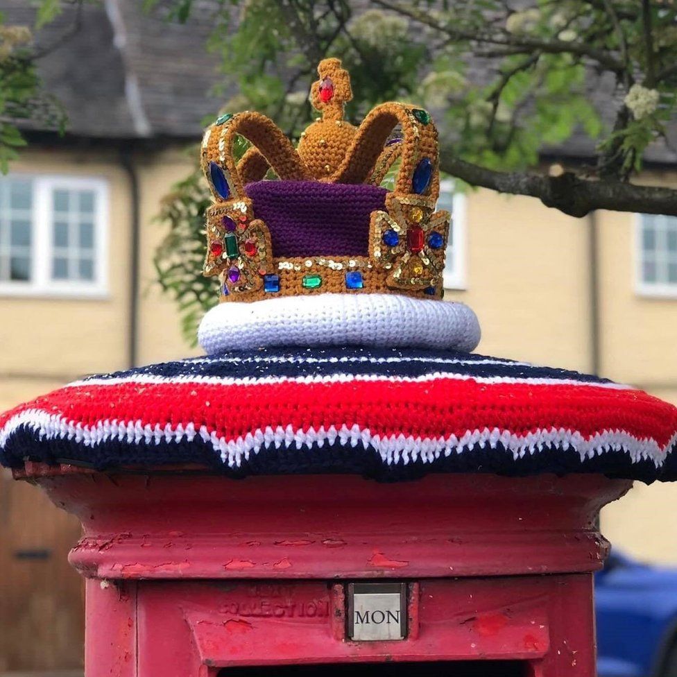 Platinum Jubilee Woolly Postbox Toppers Appear For Queen BBC News