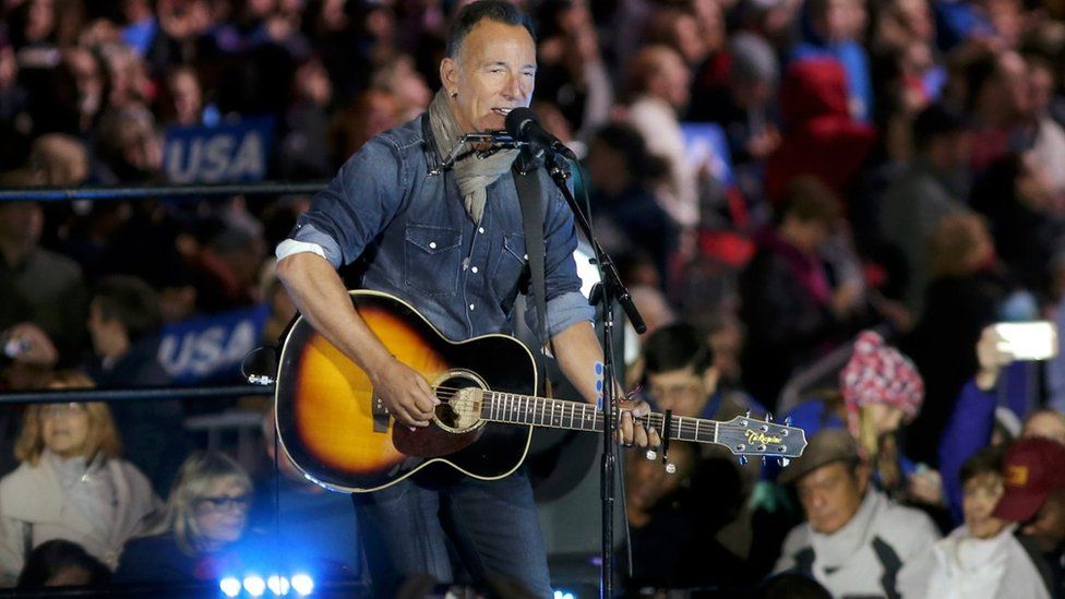 Musicians rally around Hillary Clinton ahead of US election - BBC News