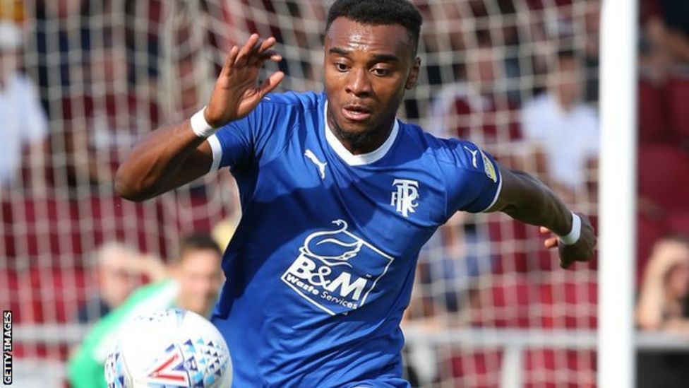 Dylan Mottley-Henry: Bradford City sign Barnsley winger - BBC Sport