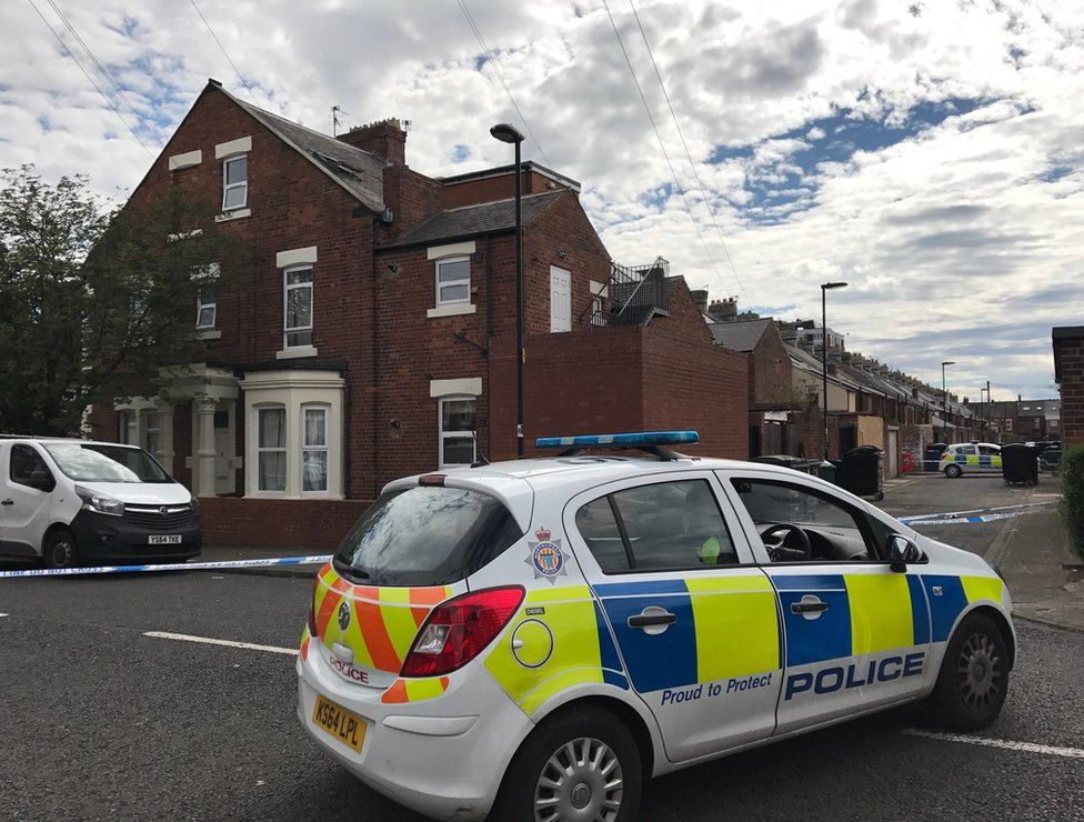 Murder probe after man found stabbed in Heaton - BBC News