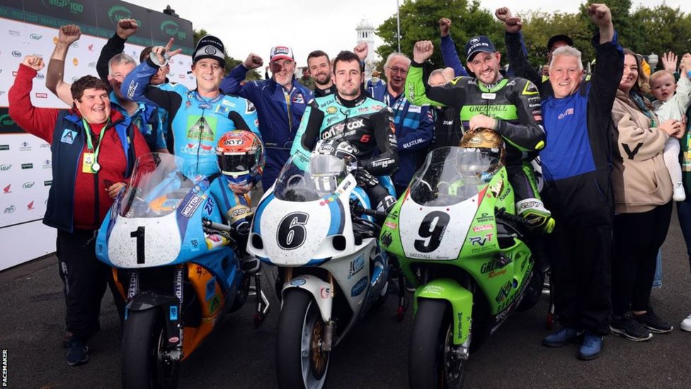 Manx Grand Prix: Michael Dunlop roars to Classic Superbike victory ...