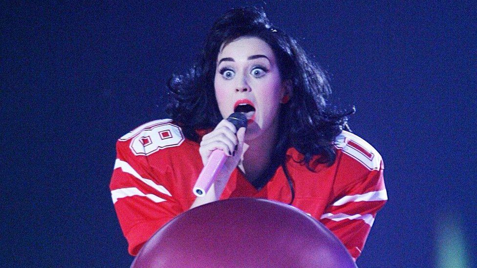 The secrets of a hit summer song - BBC News