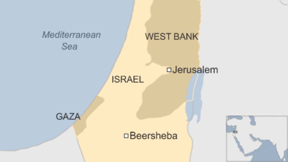 Israel police hunt Eritrean's attackers after Beersheba killing - BBC News