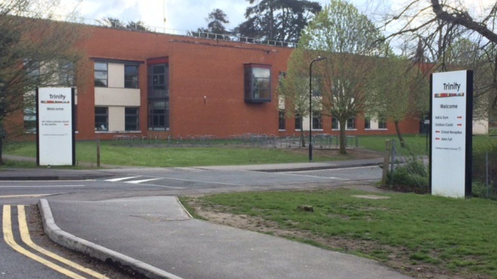 Child assault after Newbury abduction attempt - BBC News