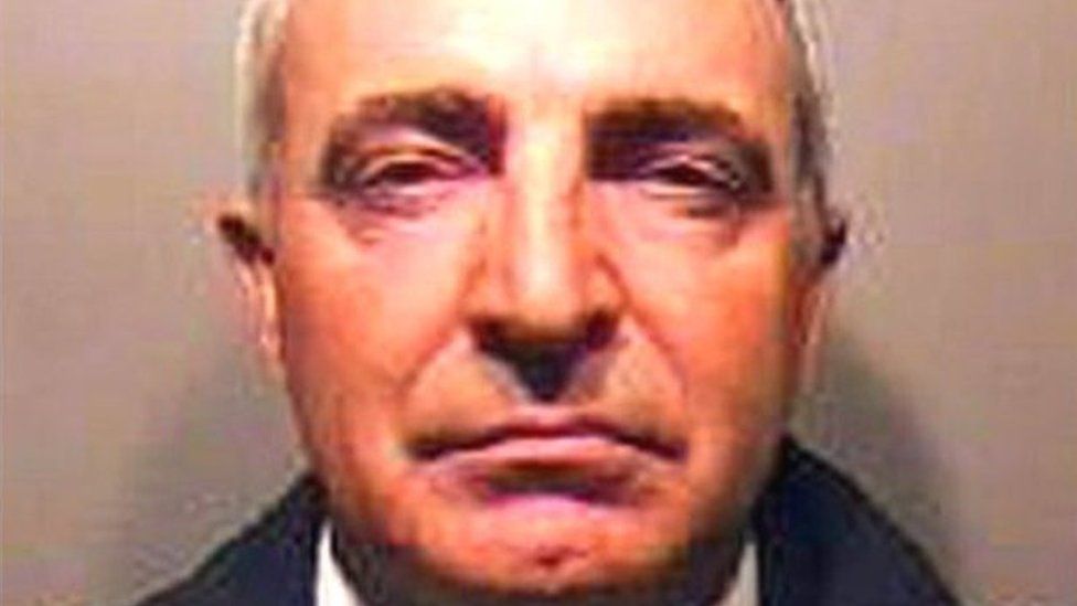 Ex-Bedfordshire policeman jailed for child sex attacks - BBC News