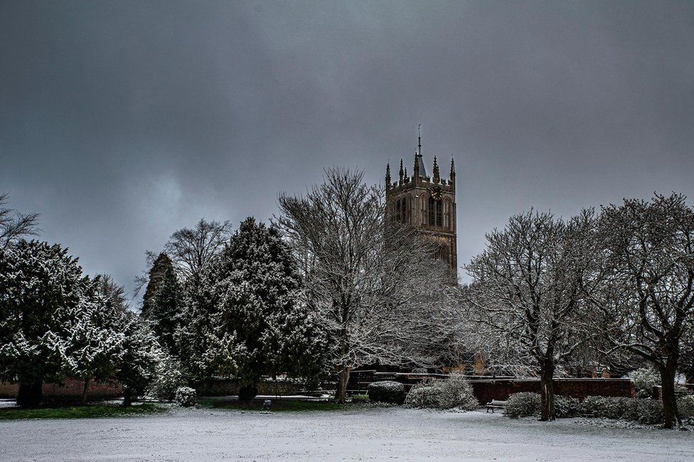Snow arrives in the East Midlands after 'fool's spring' - BBC News