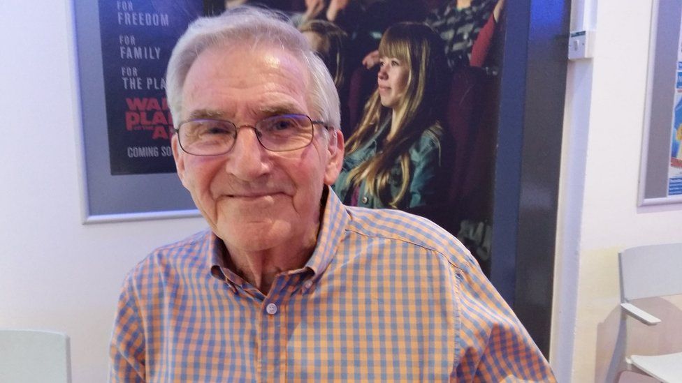 Welsh cinemas start dementia-friendly screenings - BBC News