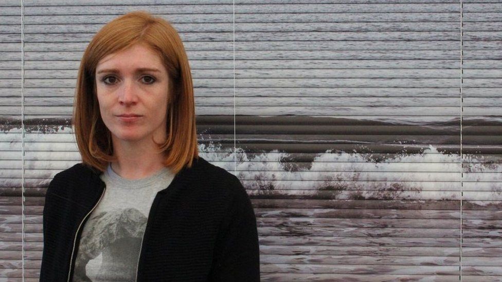 Y Lle Celf: Cynnwys 'aeddfed ac amrywiol' eleni - BBC Cymru Fyw