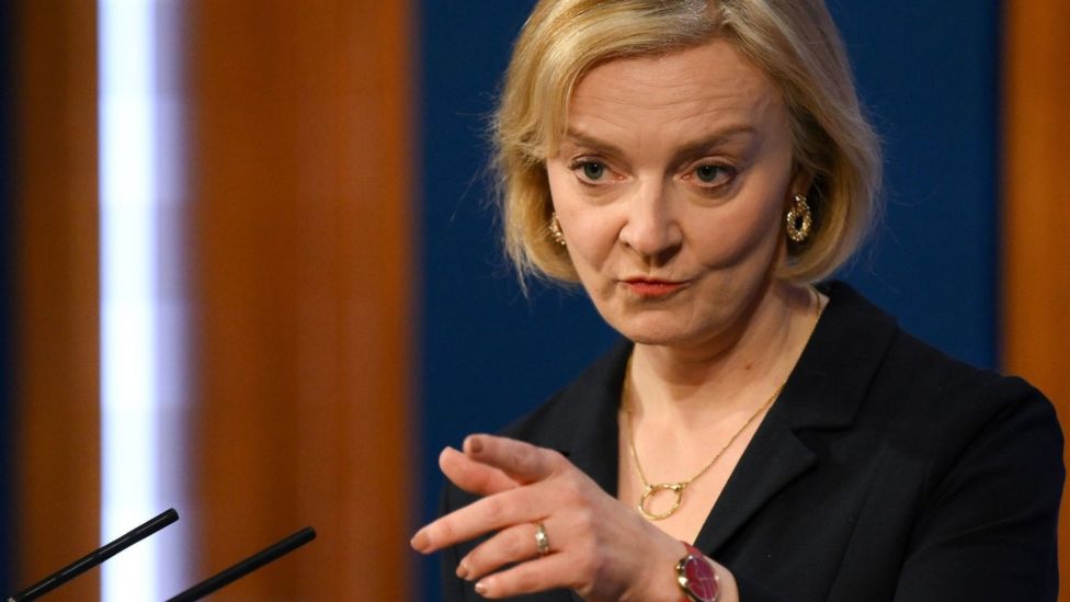 Conservatives should cease civil war, Andrew RT Davies says - BBC News