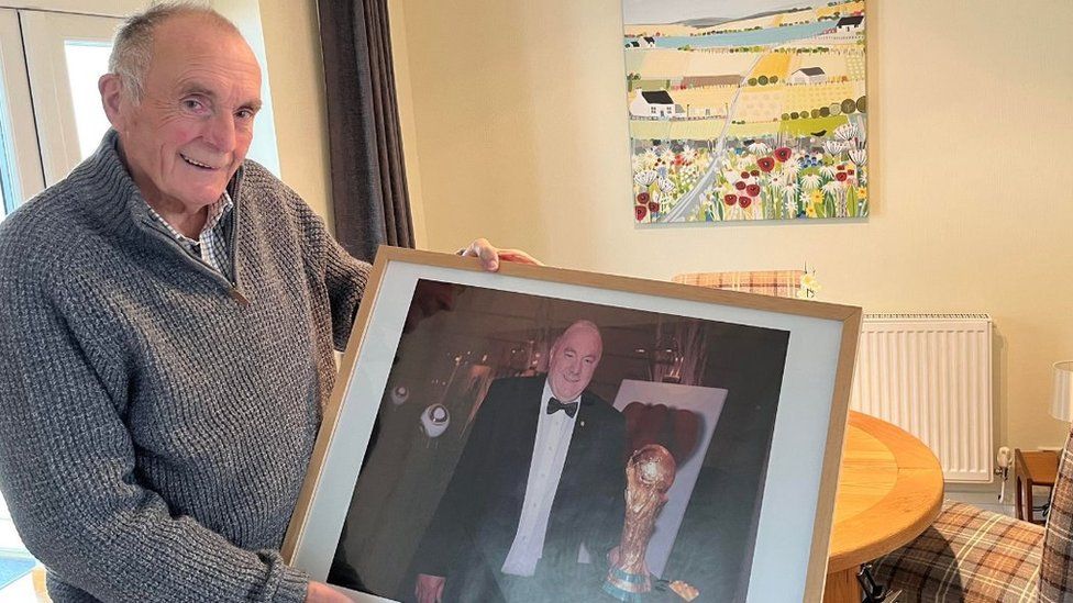 'Doeddan nhw'm yn gwybod fod gan Gymru iaith ei hun' - BBC Cymru Fyw