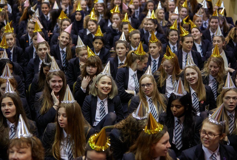 Another Fine Fest: Party hat record attempt succeeds - BBC News
