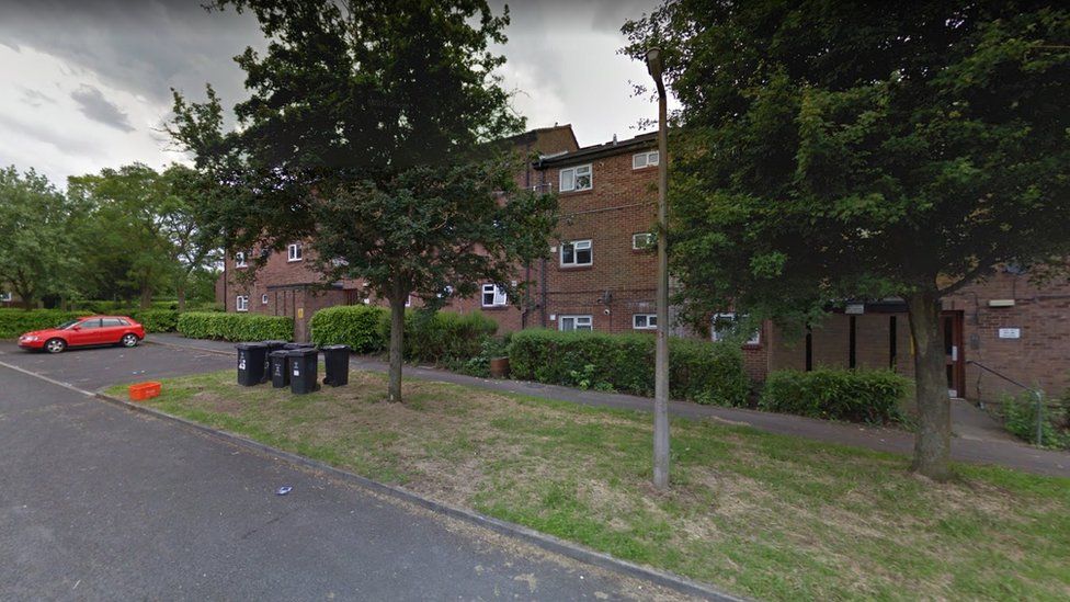 Swindon attack victim stabbed three times - BBC News