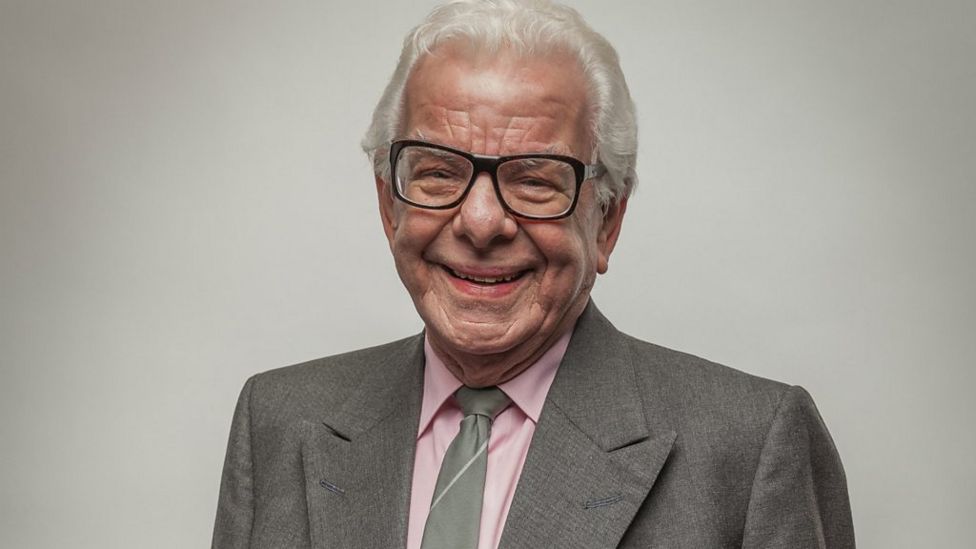 Barry Cryer: Tributes paid to veteran comedian and writer - BBC News