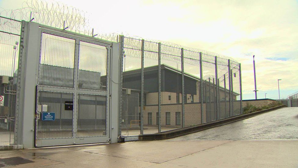 Watchdog to probe death of Low Moss prisoner Kirk Leggatt - BBC News