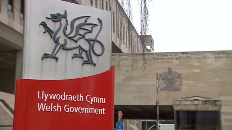 Welsh Government spends £5.8m on voluntary redundancy - BBC News
