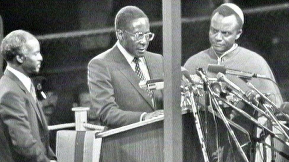 Robert Mugabe, Zimbabwe's strongman ex-president, dies aged 95 - BBC News