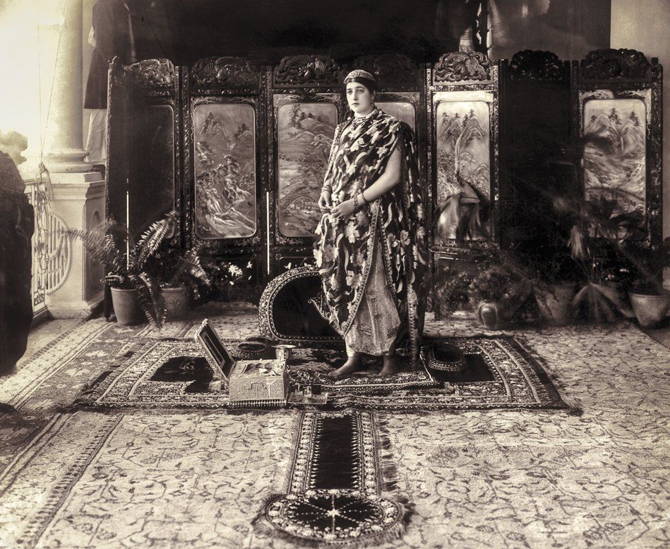 An intimate look at India's royal women - BBC News