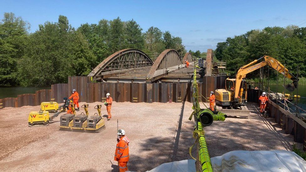 Trains back on track after repairs to unsafe Nuneham Viaduct - BBC News