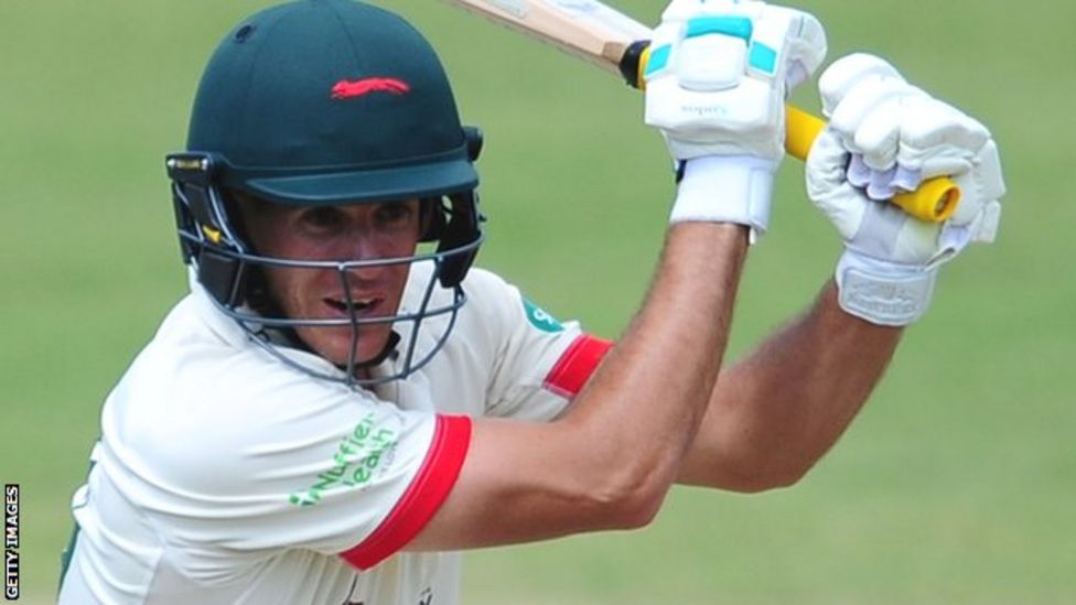 Worcestershire v Leicestershire: Neil Dexter century helps visitors ...