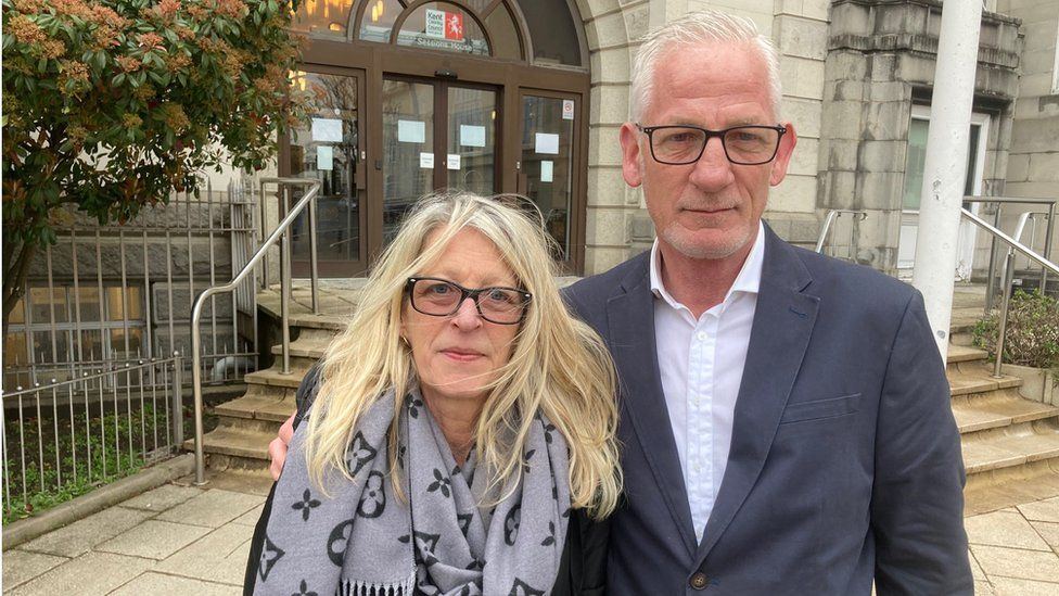 Kent NHS trust apologises for man's mental health care failures - BBC News