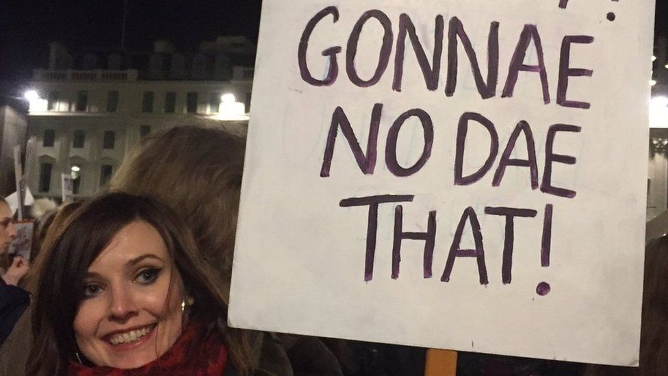 Fresh Scottish protest held against Donald Trump - BBC News