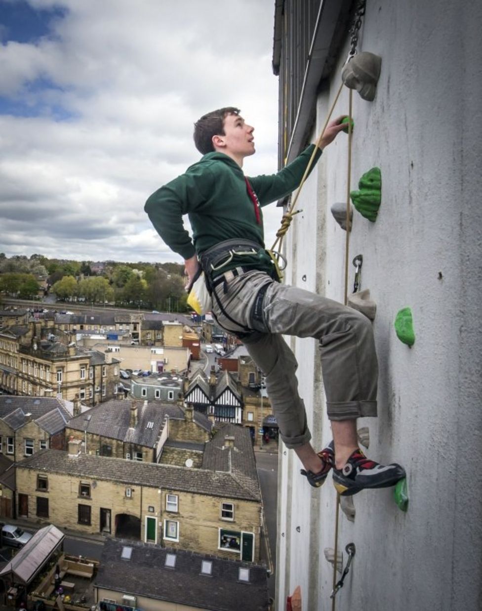 UK's 'highest outdoor climbing wall' installed on grain silo - BBC News