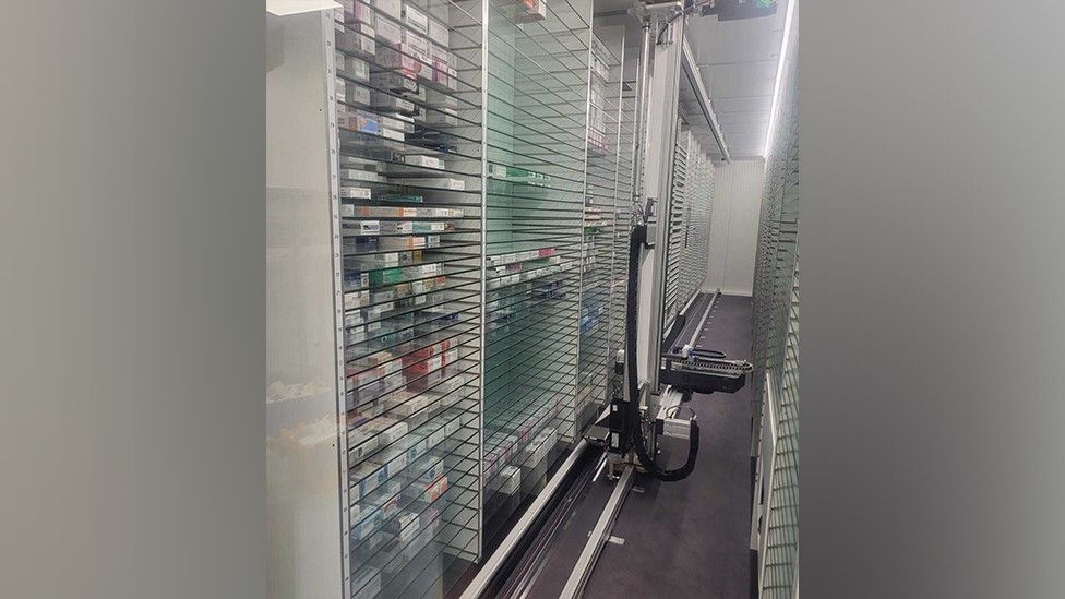 Lancashire: pharmacy robots speed up prescription picking - BBC News