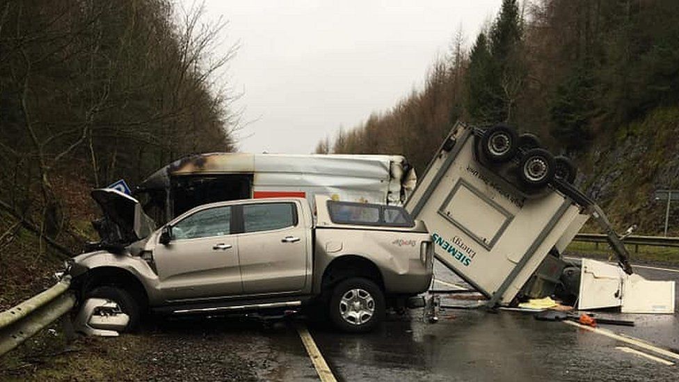 Two injured as crash closes A75 at Gatehouse of Fleet - BBC News