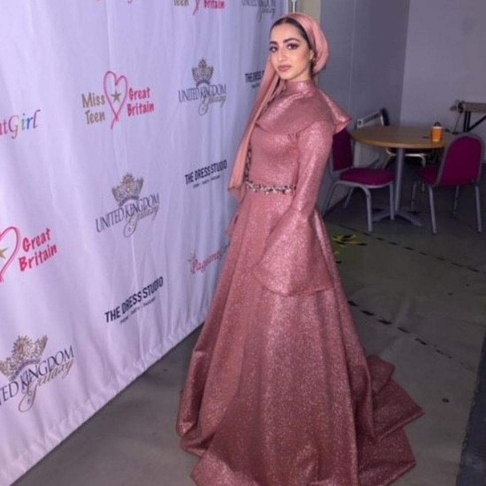 Miss Teen Great Britain: Leicestershire Muslim girl wears hijab in ...