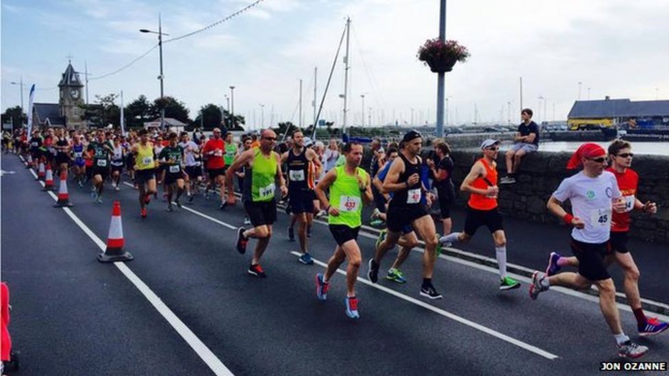 Guernsey Marathon 2015 takes place - BBC News
